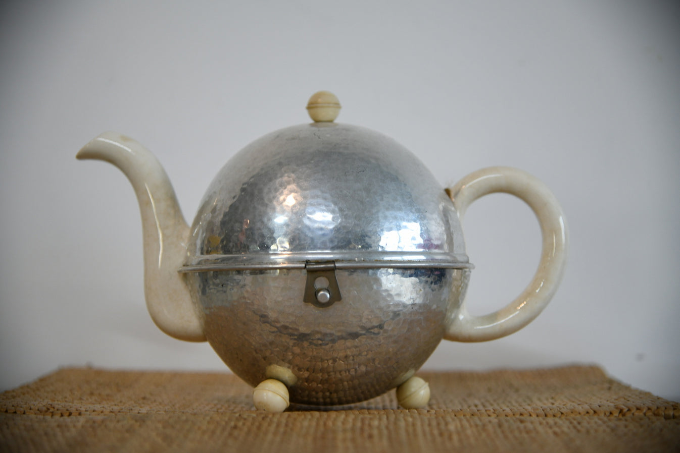 Vintage Insulated Teapot Deco – Kernow Furniture