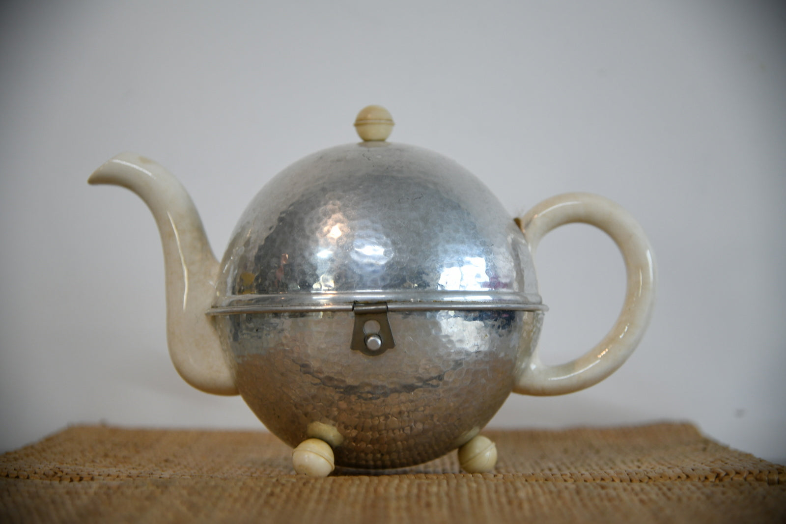 Vintage Insulated Teapot Deco – Kernow Furniture