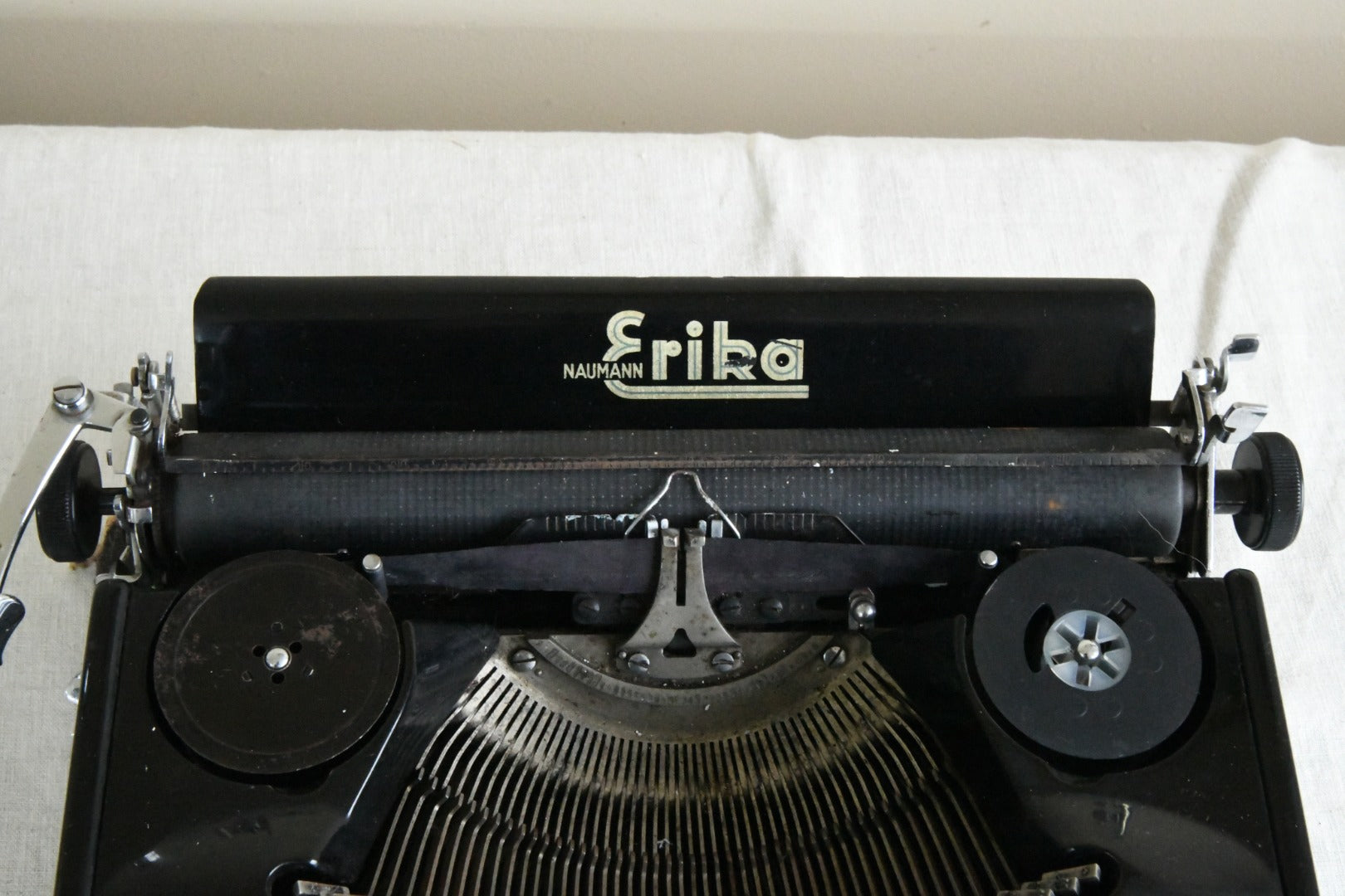 Vintage Erika Typewriter Model 5 Seidel & Naumann – Kernow Furniture