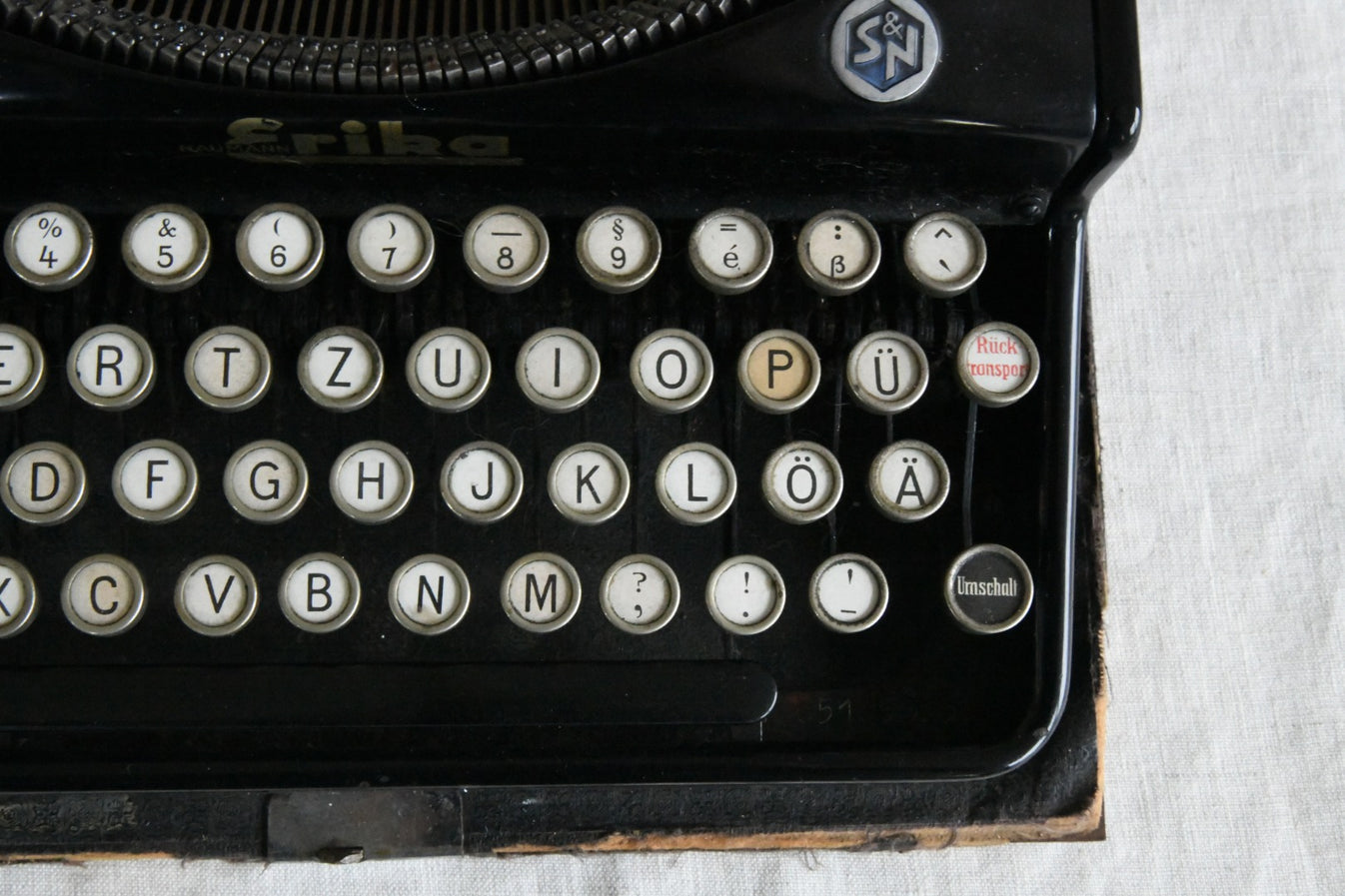 Vintage Erika Typewriter Model 5 Seidel & Naumann – Kernow Furniture