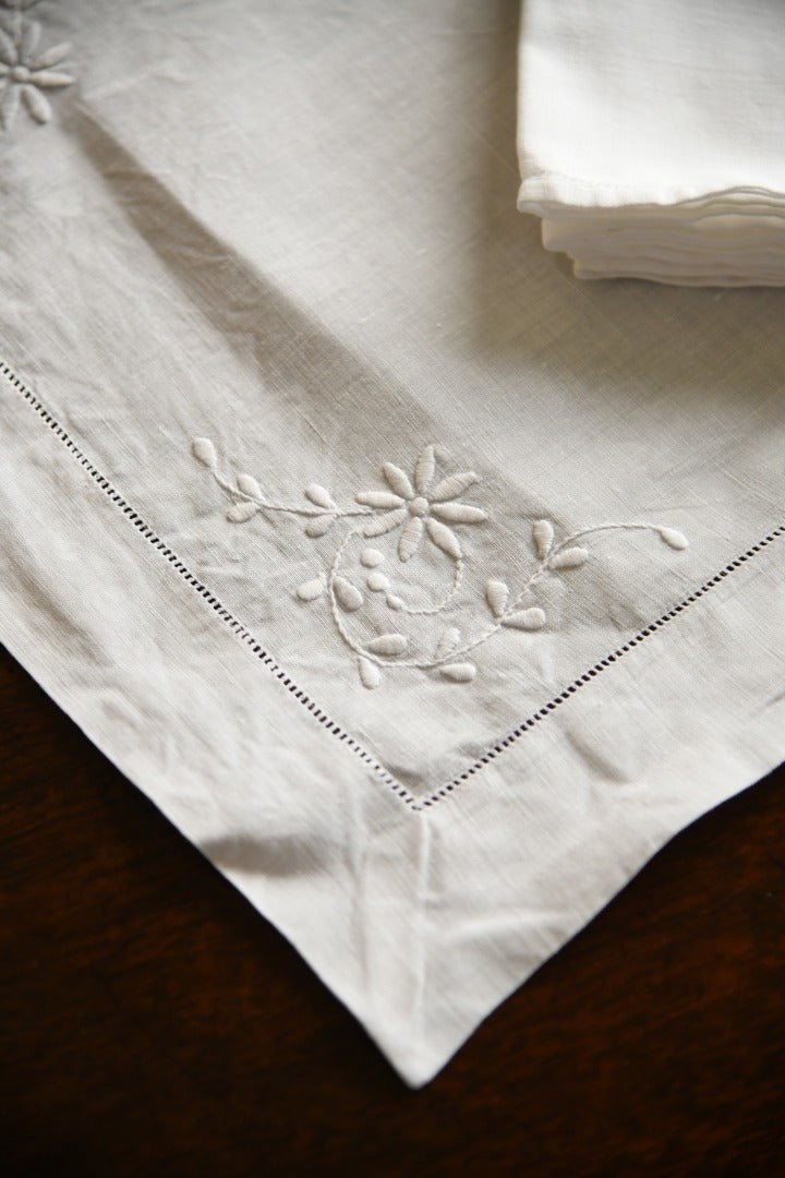 Linen Tray Cloth & 4 Napkins – Kernow Furniture