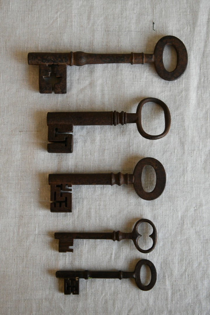 Collection of Antique Keys – Kernow Furniture