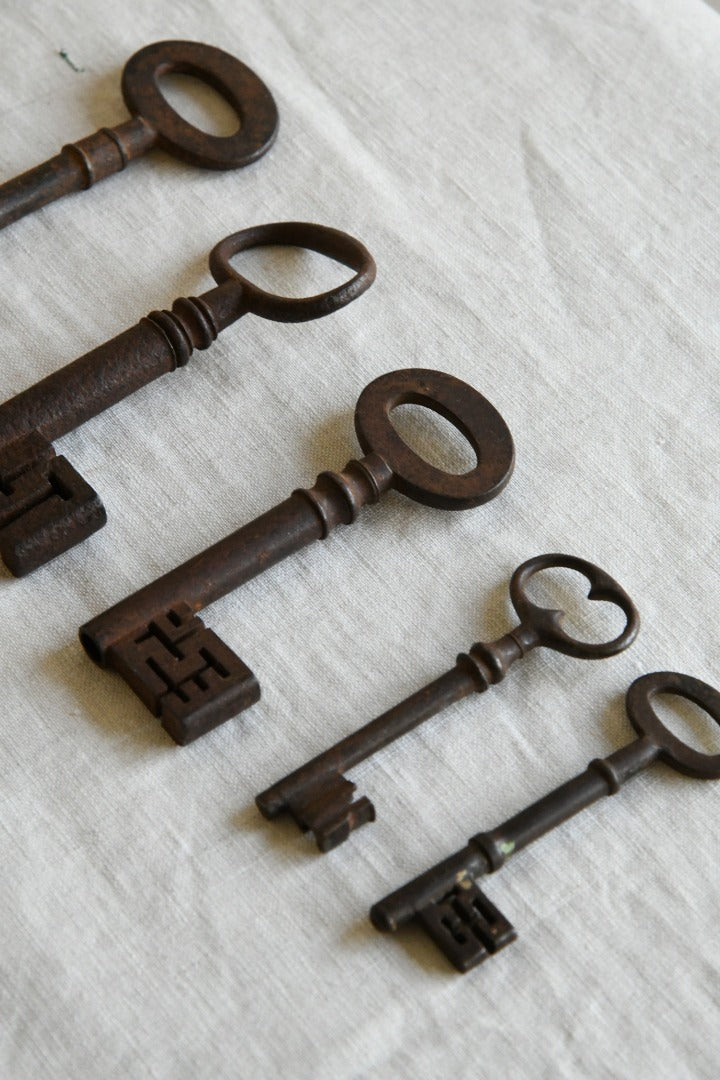 Collection of Antique Keys – Kernow Furniture