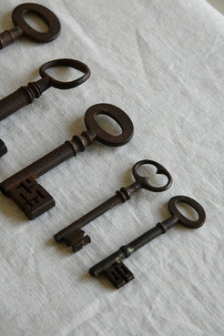 Collection of Antique Keys – Kernow Furniture