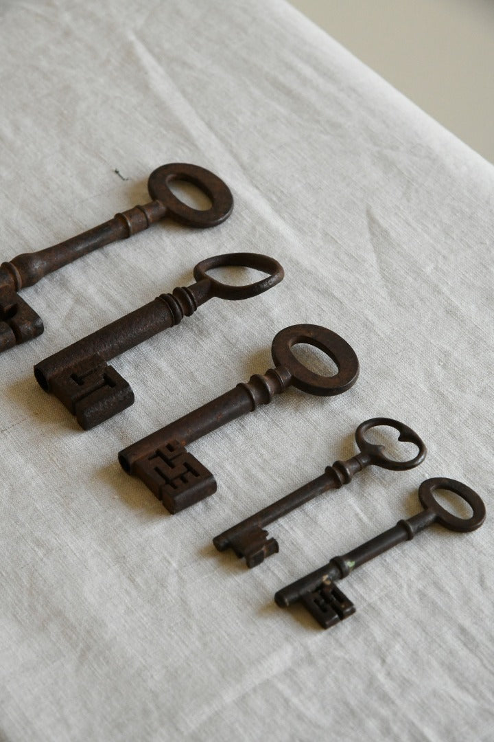Collection of Antique Keys – Kernow Furniture