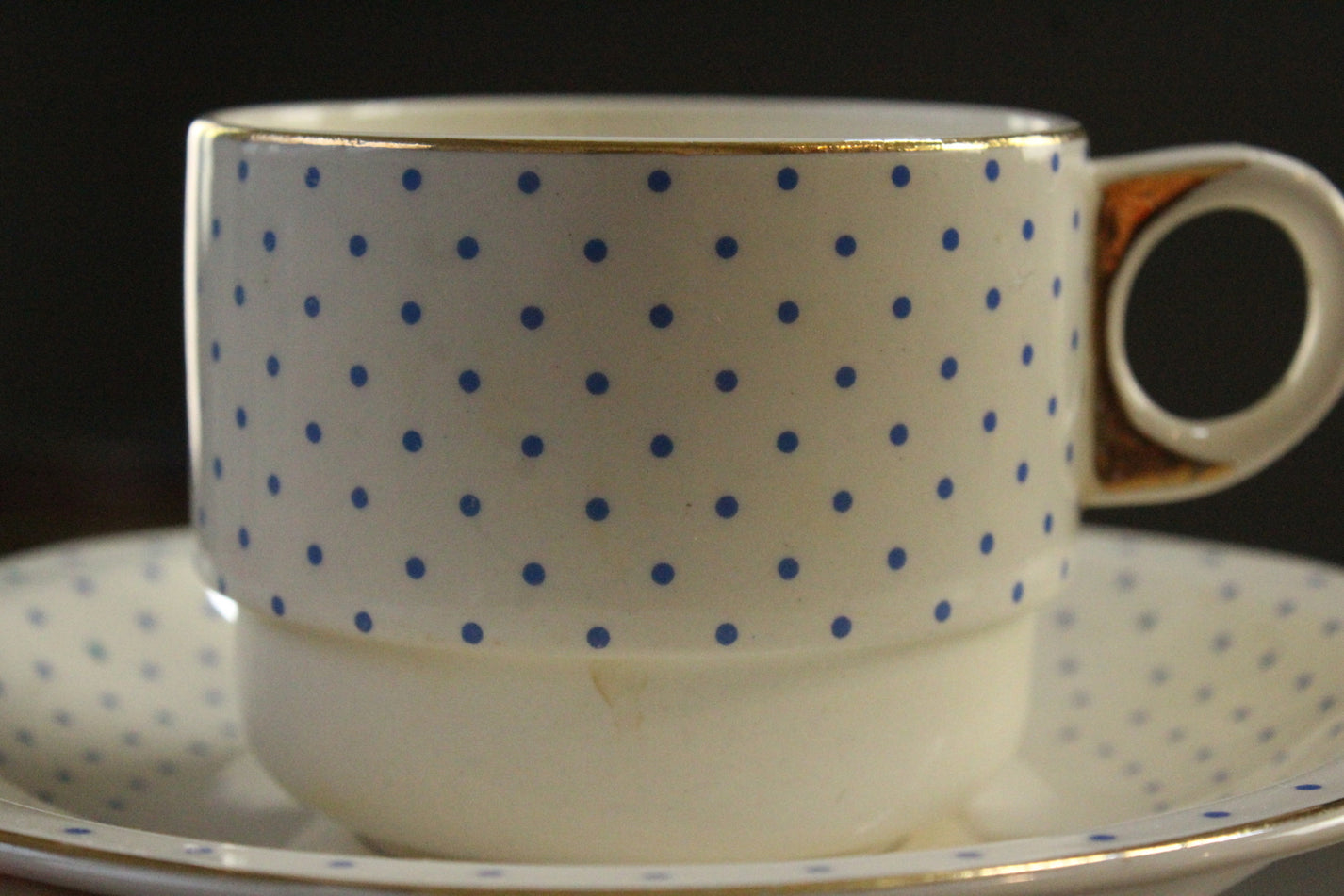 Brexton Blue & White Spotty Cups & Saucers – Kernow Furniture