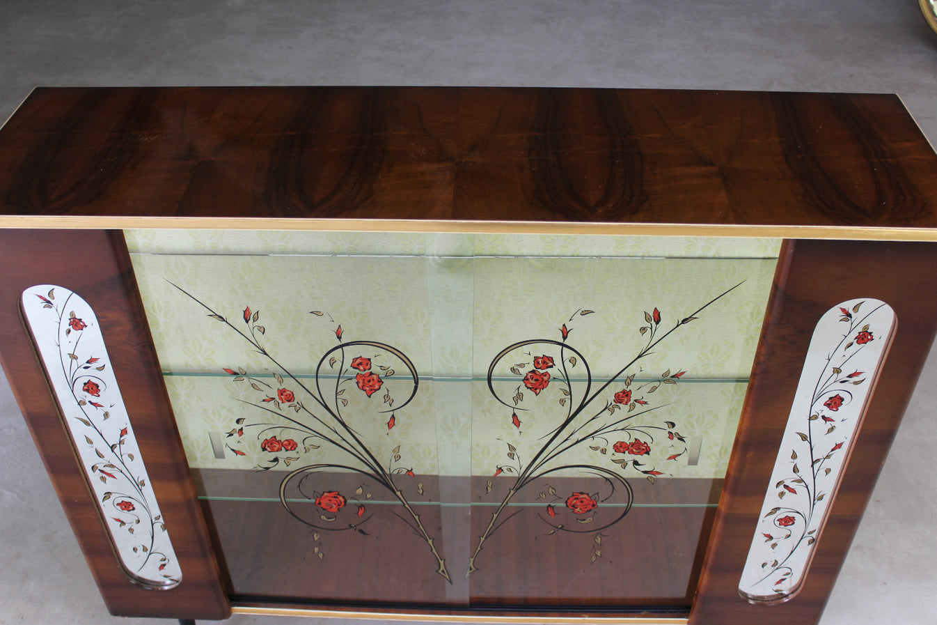 Kitsch Vintage Display Cabinet – Kernow Furniture