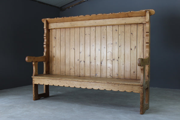 Antique Rustic Pine Settle – Kernow Furniture