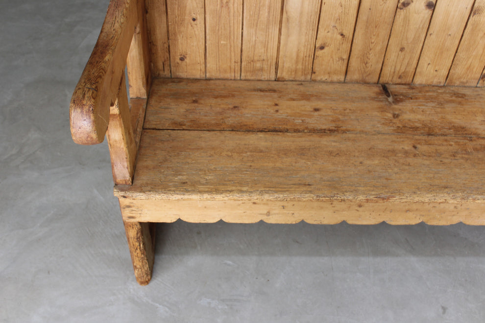 Antique Rustic Pine Settle – Kernow Furniture