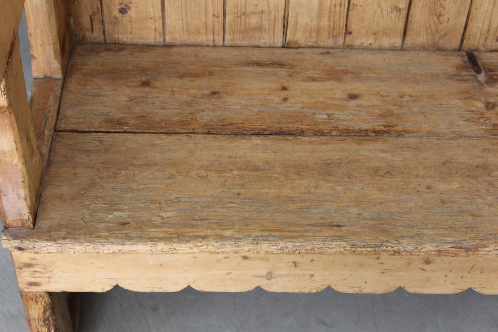 Antique Rustic Pine Settle – Kernow Furniture