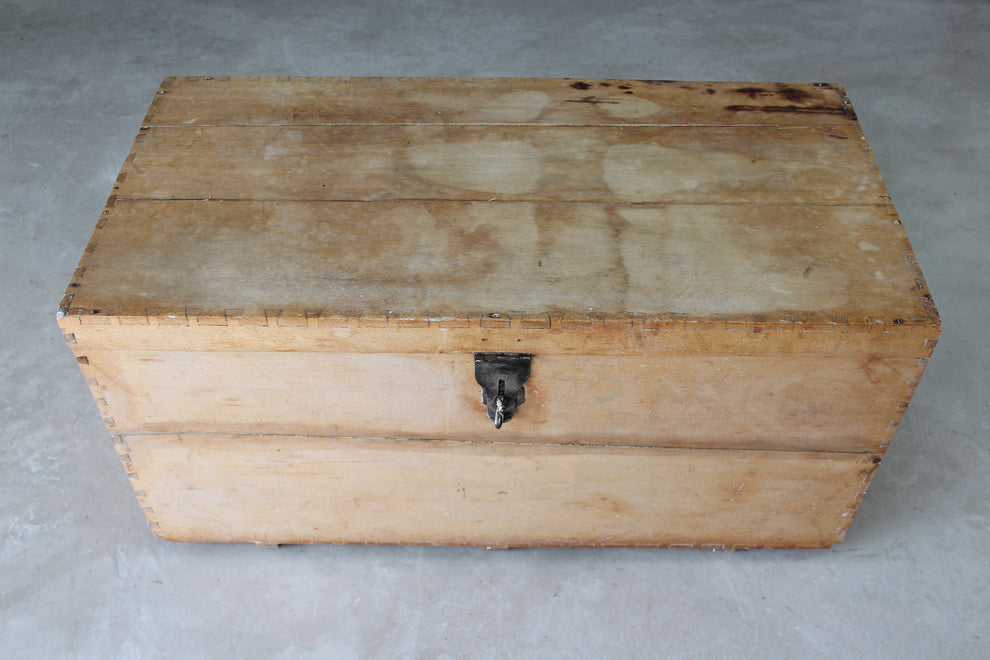 Rustic Beech Storage Trunk – Kernow Furniture