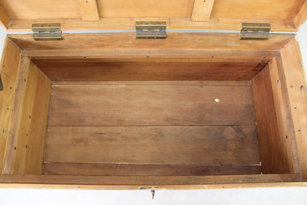 Rustic Beech Storage Trunk – Kernow Furniture