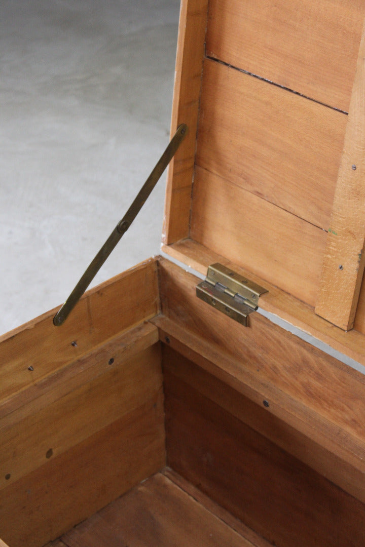 Rustic Beech Storage Trunk – Kernow Furniture