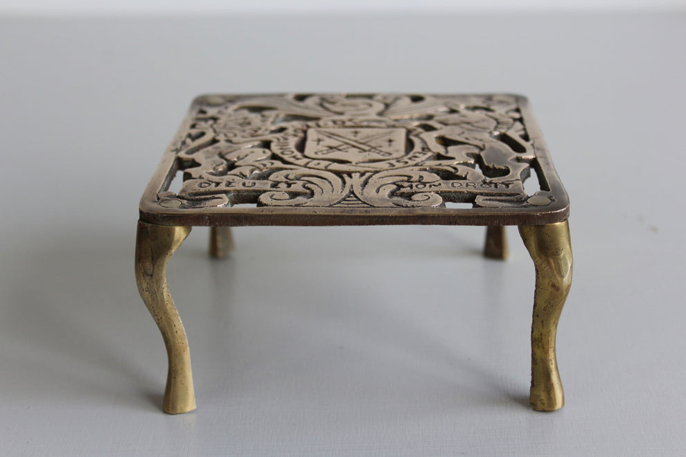 Vintage Brass Trivet Stand – Kernow Furniture