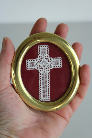 Vintage Framed Crochet Lace Cross – Kernow Furniture