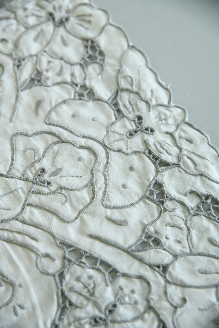 Pair Floral Cut Work Table Mat – Kernow Furniture