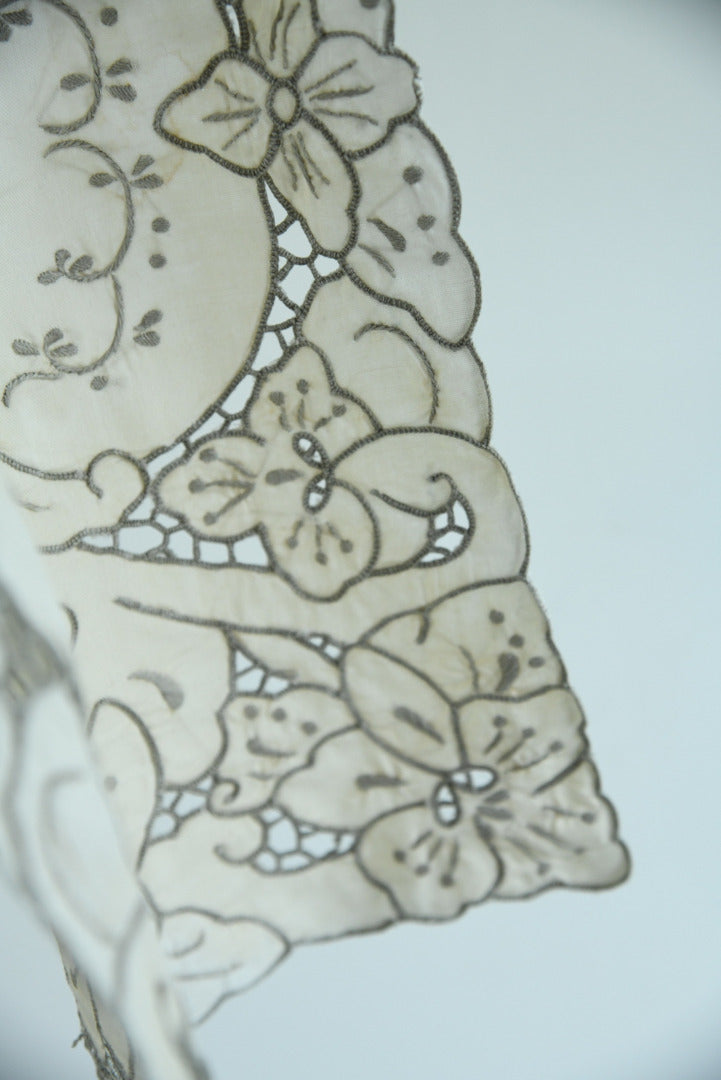 Pair Floral Cut Work Table Mat – Kernow Furniture