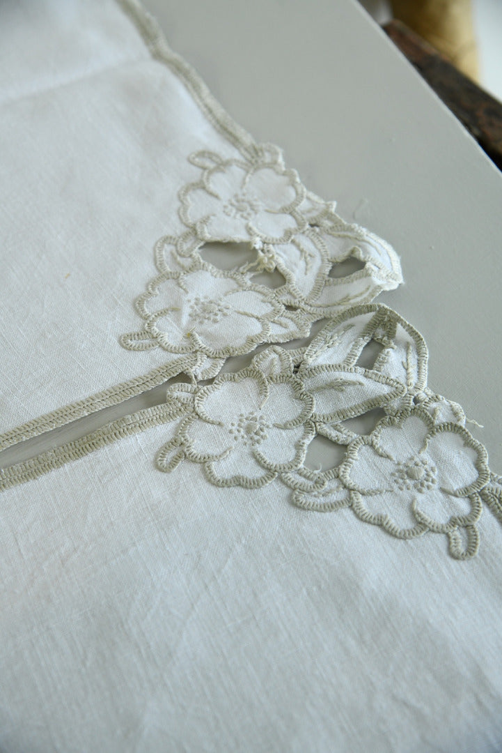 2 Floral Cut Work Table Mats – Kernow Furniture