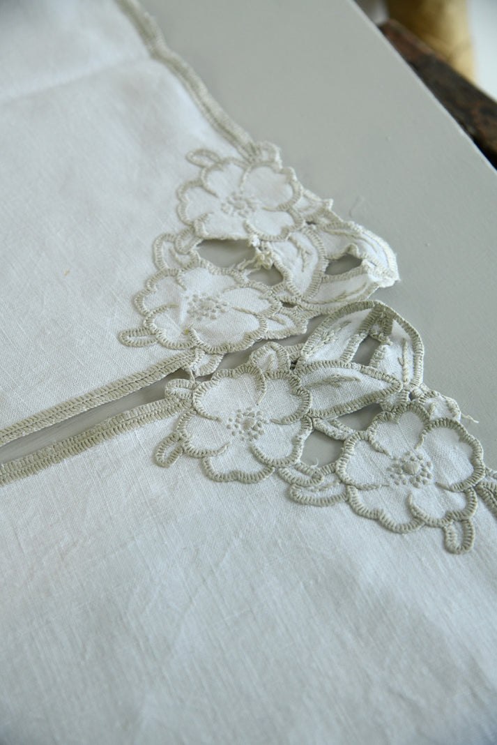 2 Floral Cut Work Table Mats – Kernow Furniture