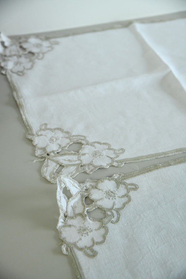 2 Floral Cut Work Table Mats – Kernow Furniture