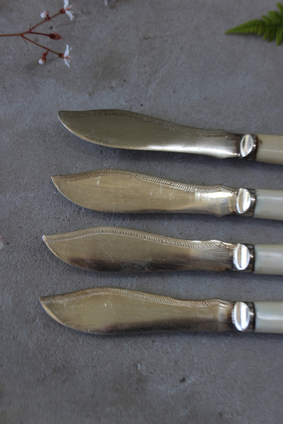 4 Vintage Fish Knives – Kernow Furniture